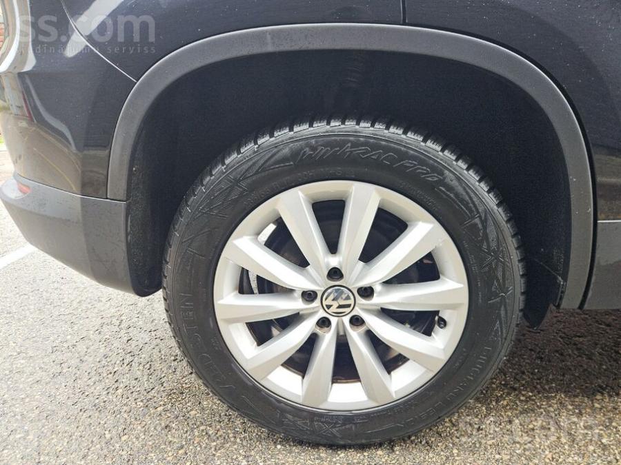 Black Volkswagen Tiguan 2011 in Cesis, with an engine capacity of 1.40 L and mileage of 221 thousand km for 6700 €, photo 12 on AUTOMOTO.COM.LV