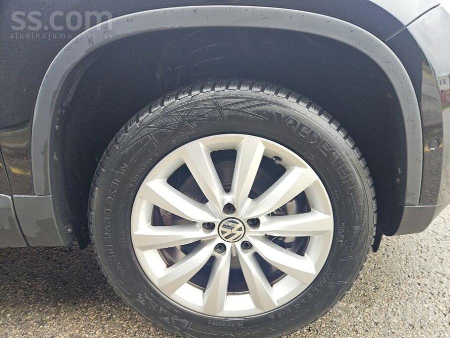 Black Volkswagen Tiguan 2011 in Cesis, with an engine capacity of 1.40 L and mileage of 221 thousand km for 6700 €, photo 13 on AUTOMOTO.COM.LV