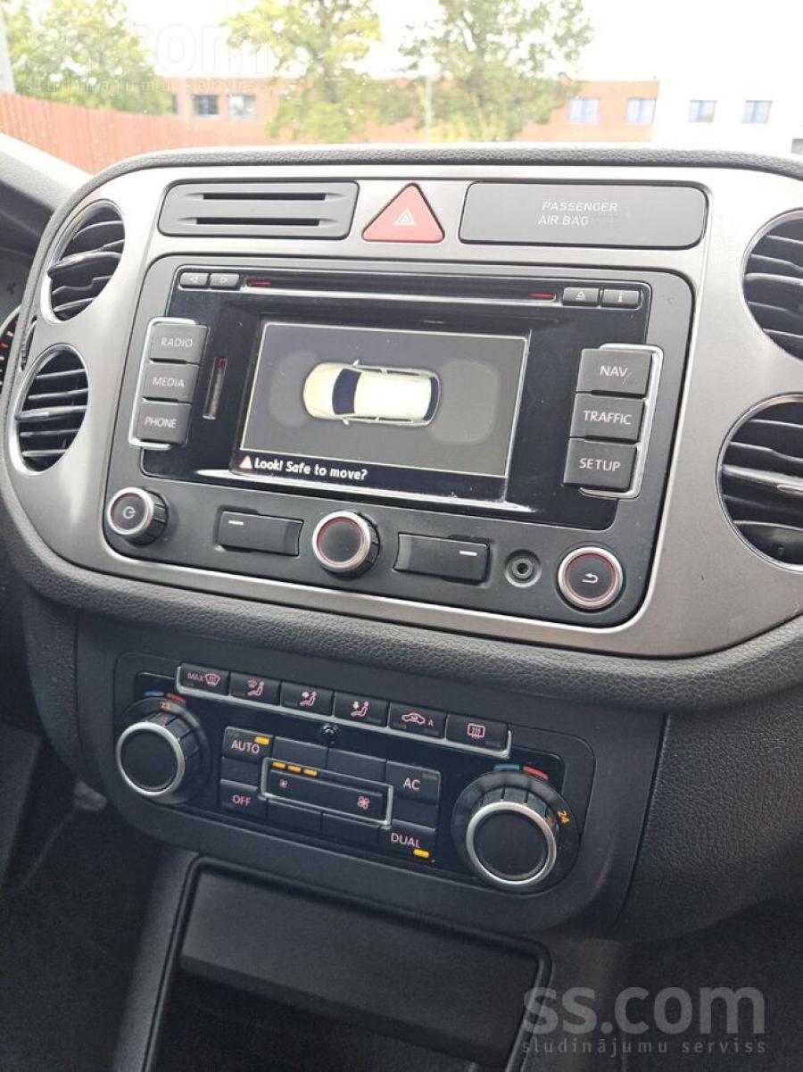 Black Volkswagen Tiguan 2011 in Cesis, with an engine capacity of 1.40 L and mileage of 221 thousand km for 6700 €, photo 15 on AUTOMOTO.COM.LV