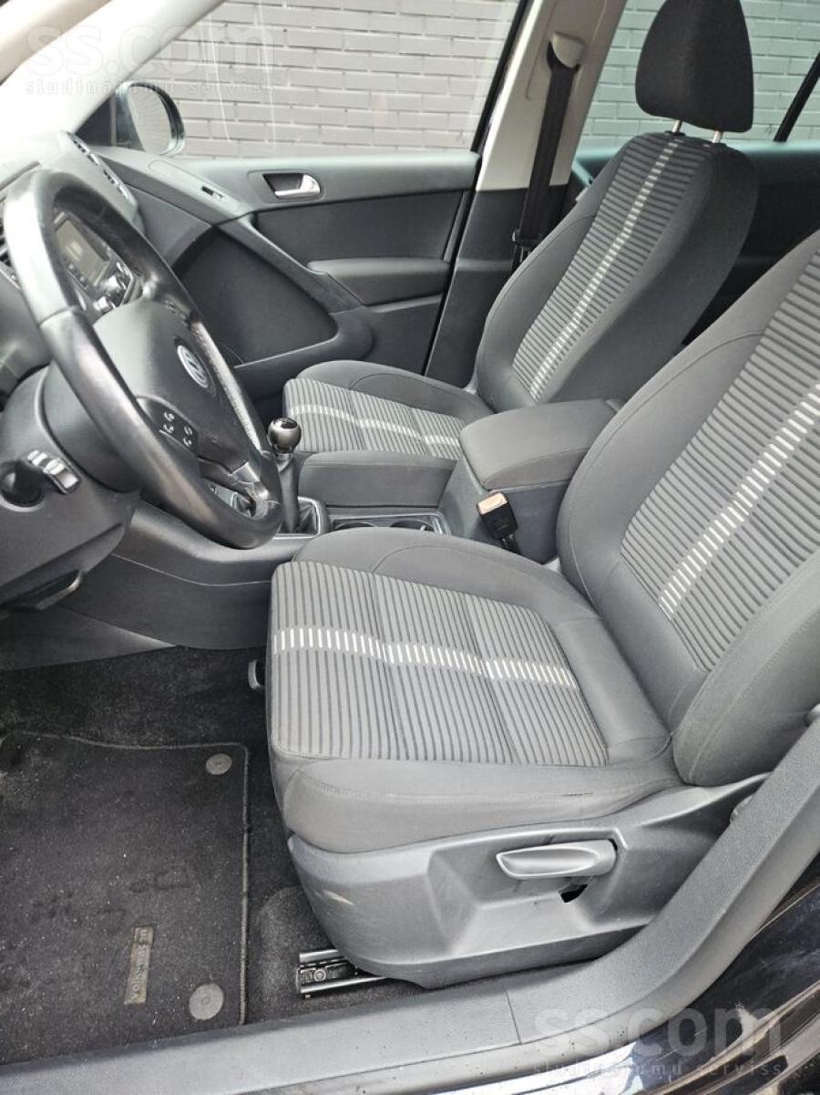 Black Volkswagen Tiguan 2011 in Cesis, with an engine capacity of 1.40 L and mileage of 221 thousand km for 6700 €, photo 28 on AUTOMOTO.COM.LV