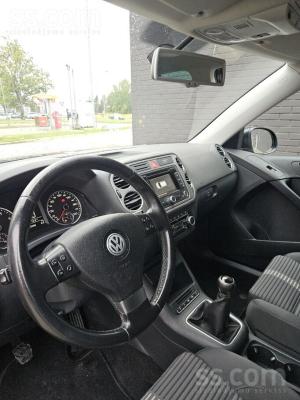 Black Volkswagen Tiguan 2011 in Cesis, with an engine capacity of 1.40 L and mileage of 221 thousand km for 6700 €, photo 29 on AUTOMOTO.COM.LV