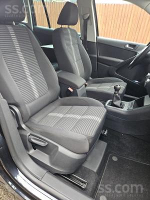 Black Volkswagen Tiguan 2011 in Cesis, with an engine capacity of 1.40 L and mileage of 221 thousand km for 6700 €, photo 34 on AUTOMOTO.COM.LV