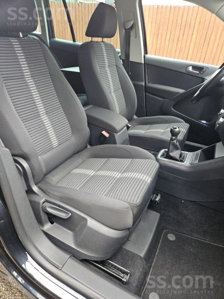 Black Volkswagen Tiguan 2011 in Cesis, with an engine capacity of 1.40 L and mileage of 221 thousand km for 6700 €, photo 34 on AUTOMOTO.COM.LV