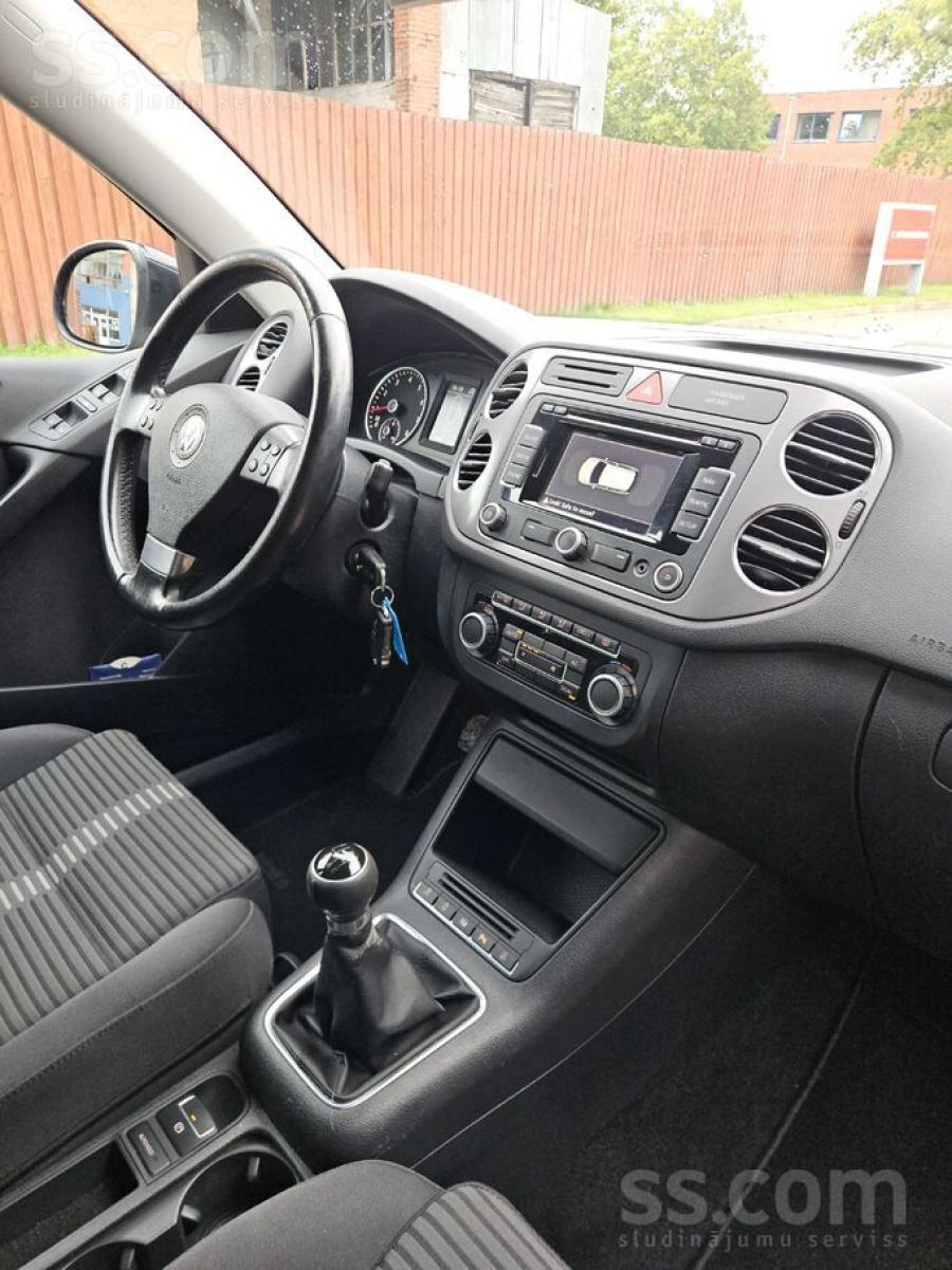 Black Volkswagen Tiguan 2011 in Cesis, with an engine capacity of 1.40 L and mileage of 221 thousand km for 6700 €, photo 35 on AUTOMOTO.COM.LV