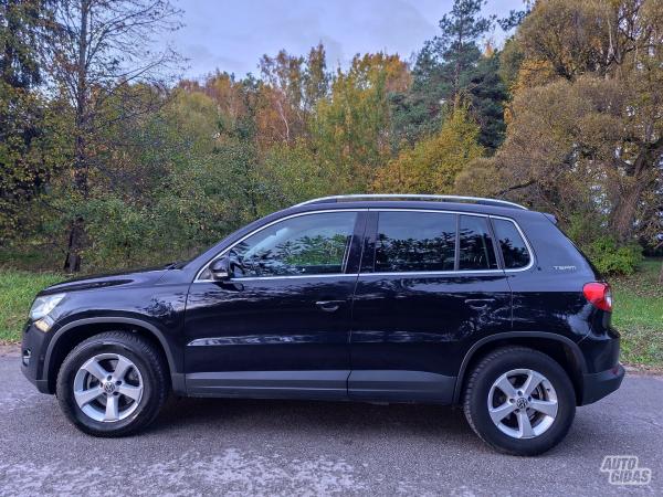 Melns Volkswagen Tiguan 2011 Mažeikiai, ar dzinēja tilpumu 2.00 L un nobraukumu 272 tūkst. km par 6800 €, foto 9 vietnē AUTOMOTO.COM.LV
