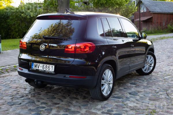 Melns Volkswagen Tiguan 2012 Jelgava, ar dzinēja tilpumu 2.00 L un nobraukumu 259 tūkst. km par 10200 €, foto 4 vietnē AUTOMOTO.COM.LV