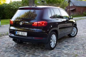 Melns Volkswagen Tiguan 2012 Jelgava, ar dzinēja tilpumu 2.00 L un nobraukumu 259 tūkst. km par 10200 €, foto 4 vietnē AUTOMOTO.COM.LV
