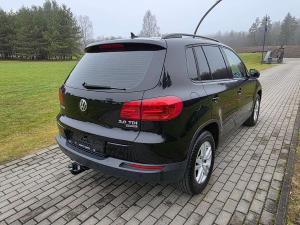 Black Volkswagen Tiguan 2012 in Telschi, with an engine capacity of 1.97 L and mileage of 299 thousand km for 7900 €, photo 3 on AUTOMOTO.COM.LV