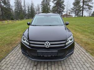 Black Volkswagen Tiguan 2012 in Telschi, with an engine capacity of 1.97 L and mileage of 299 thousand km for 7900 €, photo 5 on AUTOMOTO.COM.LV