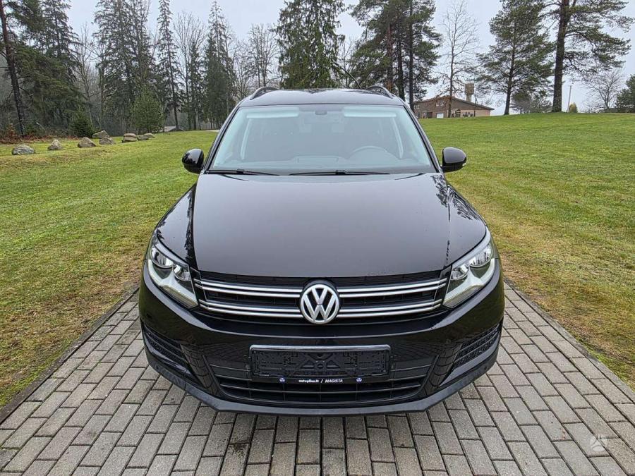 Black Volkswagen Tiguan 2012 in Telschi, with an engine capacity of 1.97 L and mileage of 299 thousand km for 7900 €, photo 5 on AUTOMOTO.COM.LV