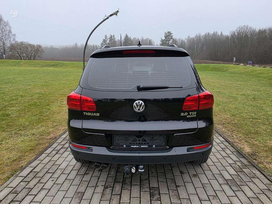 Black Volkswagen Tiguan 2012 in Telschi, with an engine capacity of 1.97 L and mileage of 299 thousand km for 7900 €, photo 6 on AUTOMOTO.COM.LV