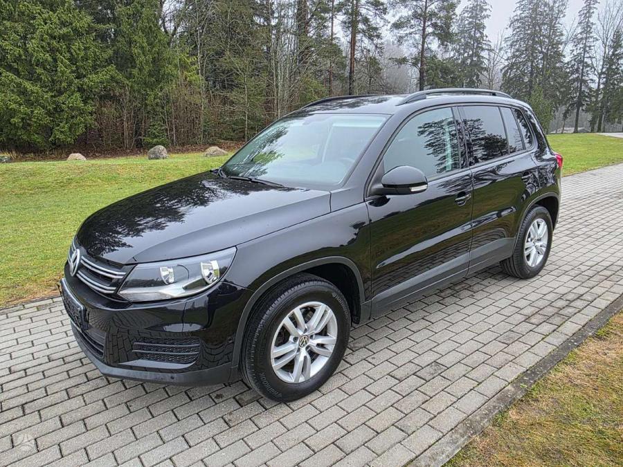 Black Volkswagen Tiguan 2012 in Telschi, with an engine capacity of 1.97 L and mileage of 299 thousand km for 7900 €, photo 7 on AUTOMOTO.COM.LV