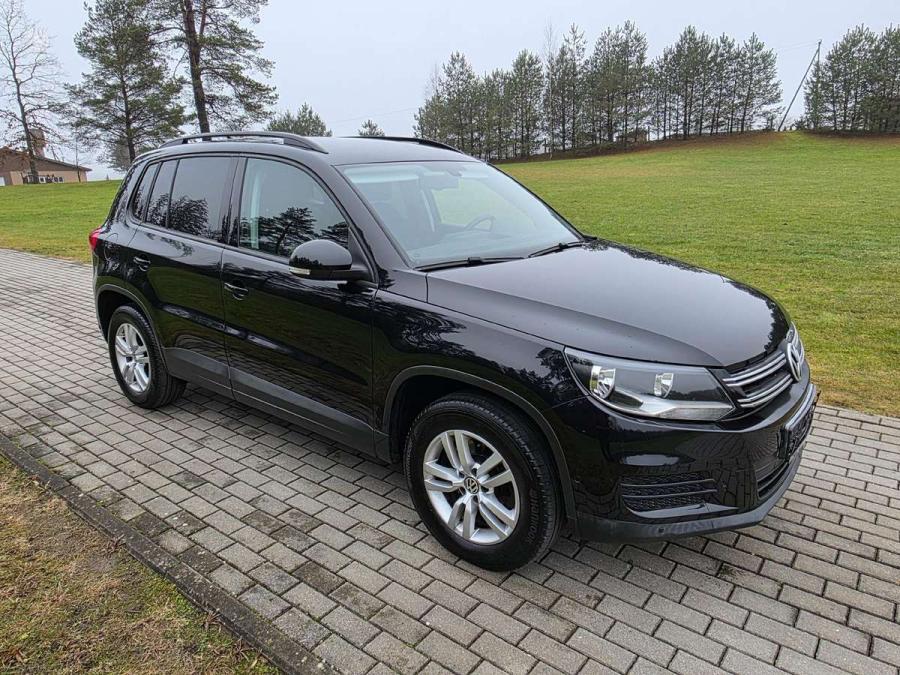 Black Volkswagen Tiguan 2012 in Telschi, with an engine capacity of 1.97 L and mileage of 299 thousand km for 7900 €, photo 8 on AUTOMOTO.COM.LV