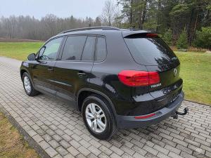 Black Volkswagen Tiguan 2012 in Telschi, with an engine capacity of 1.97 L and mileage of 299 thousand km for 7900 €, photo 10 on AUTOMOTO.COM.LV