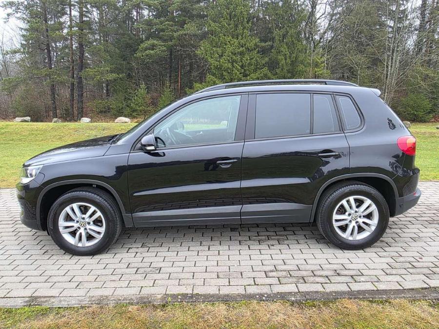 Black Volkswagen Tiguan 2012 in Telschi, with an engine capacity of 1.97 L and mileage of 299 thousand km for 7900 €, photo 11 on AUTOMOTO.COM.LV
