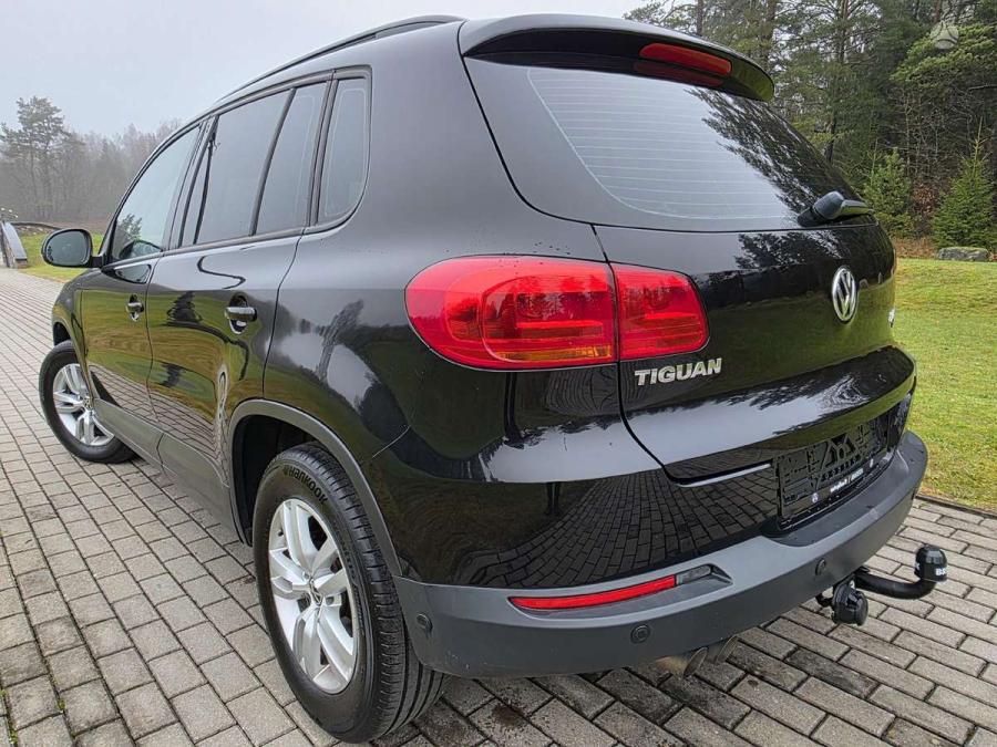 Black Volkswagen Tiguan 2012 in Telschi, with an engine capacity of 1.97 L and mileage of 299 thousand km for 7900 €, photo 17 on AUTOMOTO.COM.LV
