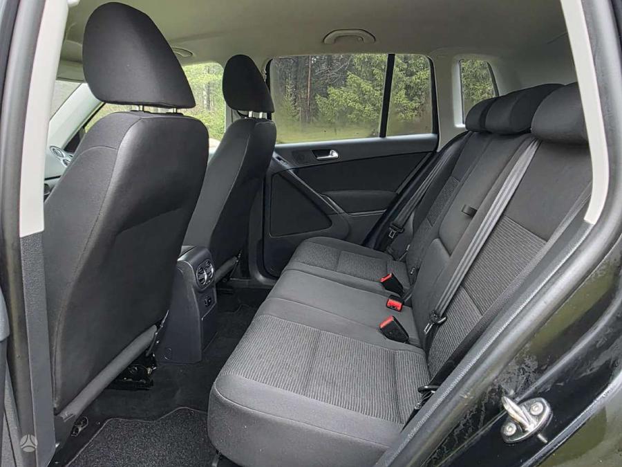 Black Volkswagen Tiguan 2012 in Telschi, with an engine capacity of 1.97 L and mileage of 299 thousand km for 7900 €, photo 22 on AUTOMOTO.COM.LV