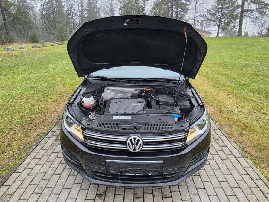 Black Volkswagen Tiguan 2012 in Telschi, with an engine capacity of 1.97 L and mileage of 299 thousand km for 7900 €, photo 35 on AUTOMOTO.COM.LV