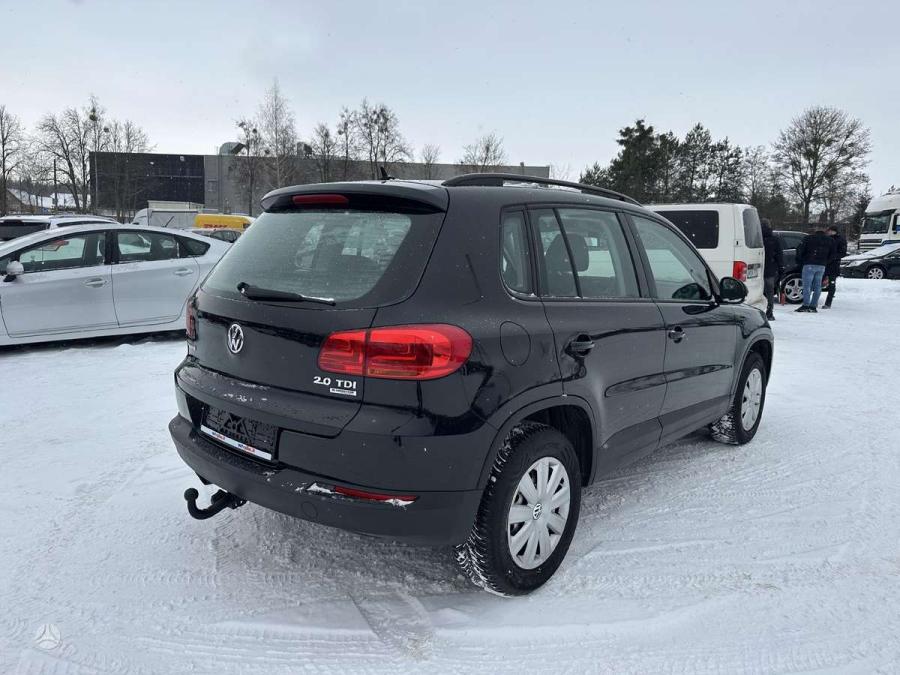 Melns Volkswagen Tiguan 2012 Alīta, ar dzinēja tilpumu 1.97 L un nobraukumu 287 tūkst. km par 6795 €, foto 5 vietnē AUTOMOTO.COM.LV