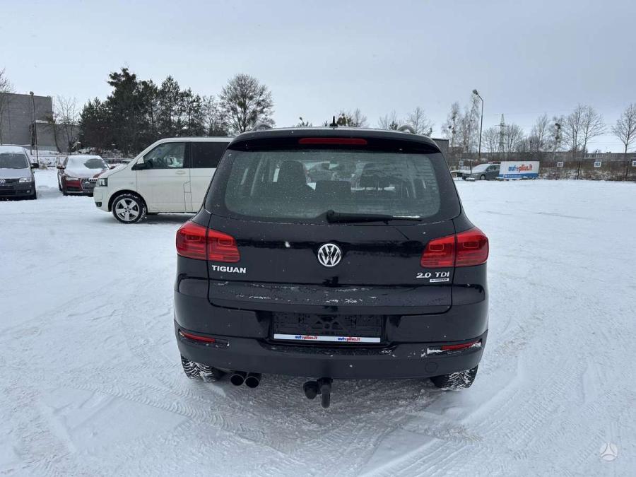 Melns Volkswagen Tiguan 2012 Alīta, ar dzinēja tilpumu 1.97 L un nobraukumu 287 tūkst. km par 6795 €, foto 6 vietnē AUTOMOTO.COM.LV