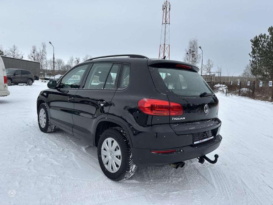 Melns Volkswagen Tiguan 2012 Alīta, ar dzinēja tilpumu 1.97 L un nobraukumu 287 tūkst. km par 6795 €, foto 7 vietnē AUTOMOTO.COM.LV