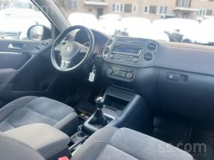 Melns Volkswagen Tiguan 2012 Kuldīga, ar dzinēja tilpumu 2.00 L un nobraukumu 320 tūkst. km par 9390 €, foto 13 vietnē AUTOMOTO.COM.LV
