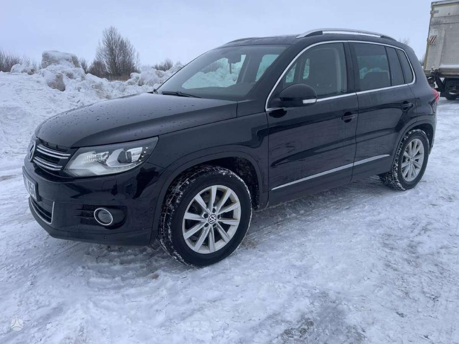 Black Volkswagen Tiguan 2012 in Panevezys, with an engine capacity of 1.98 L and mileage of 337 thousand km for 8300 €, photo 1 on AUTOMOTO.COM.LV