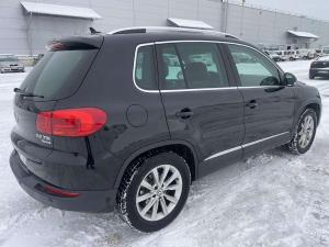 Black Volkswagen Tiguan 2012 in Panevezys, with an engine capacity of 1.98 L and mileage of 337 thousand km for 8300 €, photo 2 on AUTOMOTO.COM.LV