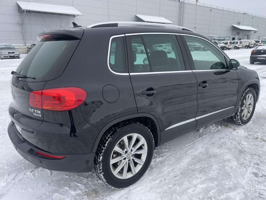 Black Volkswagen Tiguan 2012 in Panevezys, with an engine capacity of 1.98 L and mileage of 337 thousand km for 8300 €, photo 2 on AUTOMOTO.COM.LV