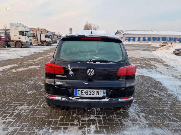 Melns Volkswagen Tiguan 2012 Tauragė, ar dzinēja tilpumu 1.97 L un nobraukumu 276 tūkst. km par 6700 €, foto 4 vietnē AUTOMOTO.COM.LV