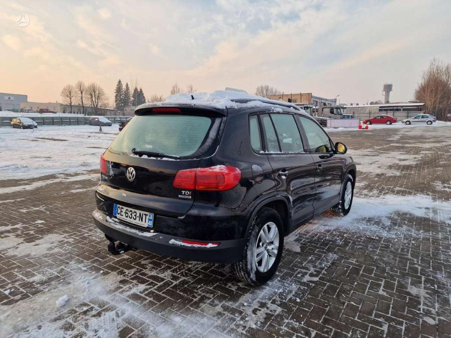 Black Volkswagen Tiguan 2012 in Taurage, with an engine capacity of 1.97 L and mileage of 276 thousand km for 6700 €, photo 5 on AUTOMOTO.COM.LV