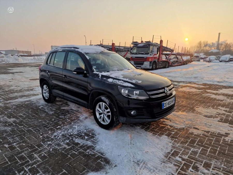 Black Volkswagen Tiguan 2012 in Taurage, with an engine capacity of 1.97 L and mileage of 276 thousand km for 6700 €, photo 7 on AUTOMOTO.COM.LV