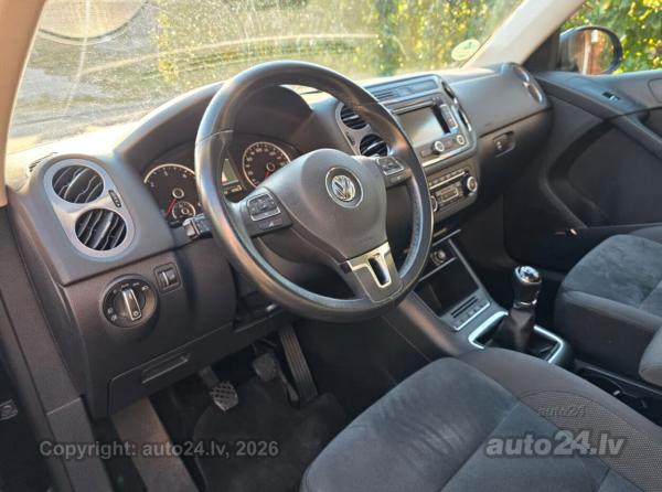Melns Volkswagen Tiguan 2012 Tartu, ar dzinēja tilpumu 2.00 L un nobraukumu 198 tūkst. km par 9790 €, foto 2 vietnē AUTOMOTO.COM.LV