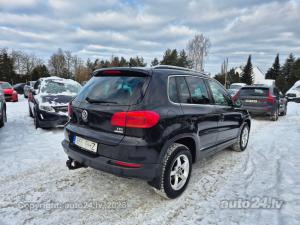 Black Volkswagen Tiguan 2012 in Tartu, with an engine capacity of 2.00 L and mileage of 200 thousand km for 9790 €, photo 4 on AUTOMOTO.COM.LV