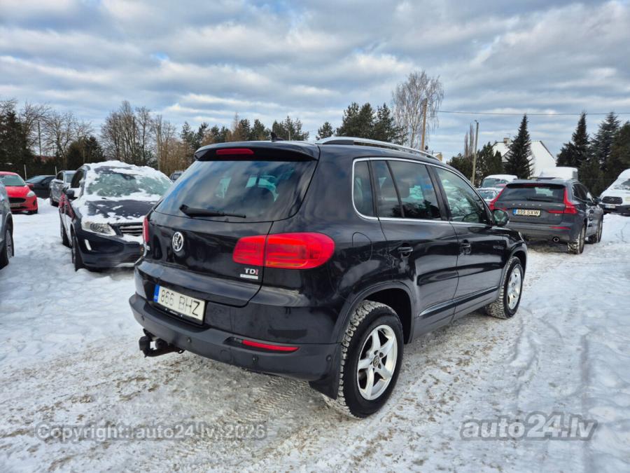 Black Volkswagen Tiguan 2012 in Tartu, with an engine capacity of 2.00 L and mileage of 200 thousand km for 9790 €, photo 4 on AUTOMOTO.COM.LV