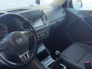 Melns Volkswagen Tiguan 2012 Radviliškis, ar dzinēja tilpumu 2.00 L un nobraukumu 220 tūkst. km par 7500 €, foto 15 vietnē AUTOMOTO.COM.LV