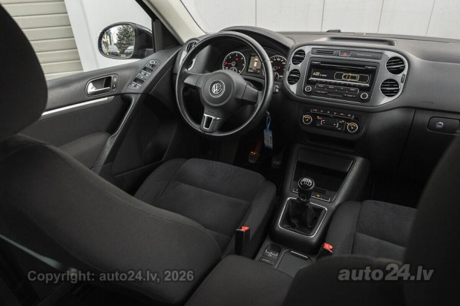 Melns Volkswagen Tiguan 2012 Jelgava, ar dzinēja tilpumu 2.00 L un nobraukumu 264 tūkst. km par 10700 €, foto 9 vietnē AUTOMOTO.COM.LV