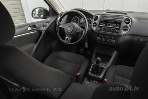 Black Volkswagen Tiguan 2012 in Jelgava, with an engine capacity of 2.00 L and mileage of 264 thousand km for 10700 €, photo 9 on AUTOMOTO.COM.LV