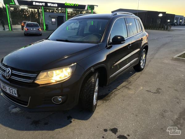 Black Volkswagen Tiguan 2012 in Kaunas, with an engine capacity of 2.00 L and mileage of 297 thousand km for 9000 €, photo 3 on AUTOMOTO.COM.LV