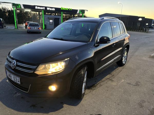 Black Volkswagen Tiguan 2012 in Kaunas, with an engine capacity of 2.00 L and mileage of 297 thousand km for 9000 €, photo 6 on AUTOMOTO.COM.LV