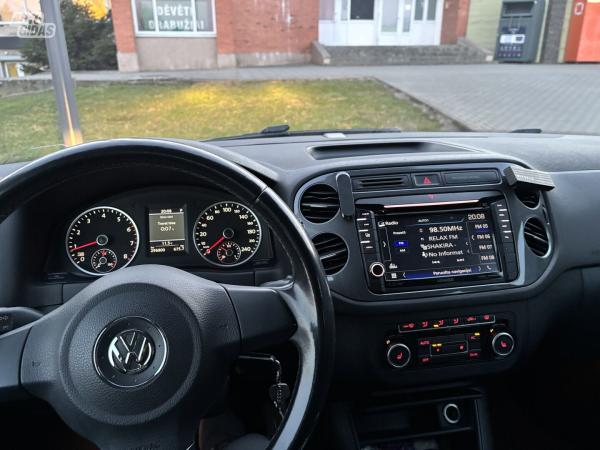 Black Volkswagen Tiguan 2012 in Kaunas, with an engine capacity of 2.00 L and mileage of 297 thousand km for 9000 €, photo 8 on AUTOMOTO.COM.LV