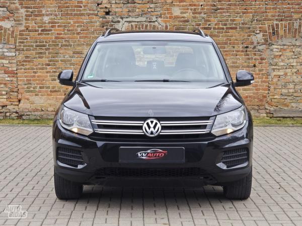 Black Volkswagen Tiguan 2012 in Vilnius, with an engine capacity of 2.00 L and mileage of 214 thousand km for 7600 €, photo 1 on AUTOMOTO.COM.LV