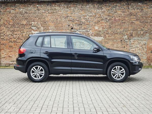 Black Volkswagen Tiguan 2012 in Vilnius, with an engine capacity of 2.00 L and mileage of 214 thousand km for 7600 €, photo 7 on AUTOMOTO.COM.LV