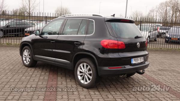 Black Volkswagen Tiguan 2012 in Tartu, with an engine capacity of 2.00 L and mileage of 206 thousand km for 10990 €, photo 3 on AUTOMOTO.COM.LV