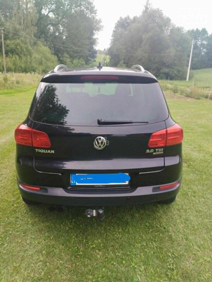Melns Volkswagen Tiguan 2012 Alīta, ar dzinēja tilpumu 2.00 L un nobraukumu 238 tūkst. km par 8700 €, foto 5 vietnē AUTOMOTO.COM.LV