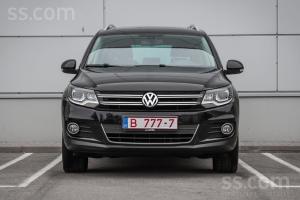 Black Volkswagen Tiguan 2012 in Riga, with an engine capacity of 2.00 L and mileage of 242 thousand km for 9990 €, photo 3 on AUTOMOTO.COM.LV