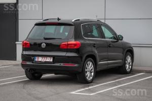 Black Volkswagen Tiguan 2012 in Riga, with an engine capacity of 2.00 L and mileage of 242 thousand km for 9990 €, photo 5 on AUTOMOTO.COM.LV