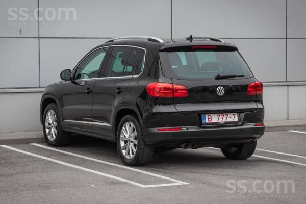 Black Volkswagen Tiguan 2012 in Riga, with an engine capacity of 2.00 L and mileage of 242 thousand km for 9990 €, photo 6 on AUTOMOTO.COM.LV