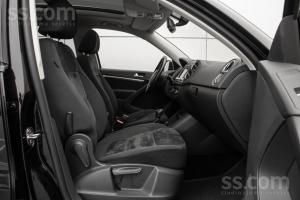 Black Volkswagen Tiguan 2012 in Riga, with an engine capacity of 2.00 L and mileage of 242 thousand km for 9990 €, photo 10 on AUTOMOTO.COM.LV