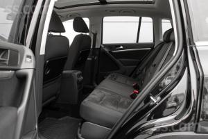 Black Volkswagen Tiguan 2012 in Riga, with an engine capacity of 2.00 L and mileage of 242 thousand km for 9990 €, photo 11 on AUTOMOTO.COM.LV